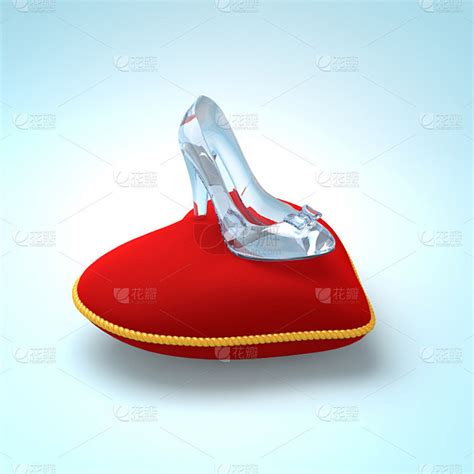 灰姑娘的水晶鞋上的心枕左图