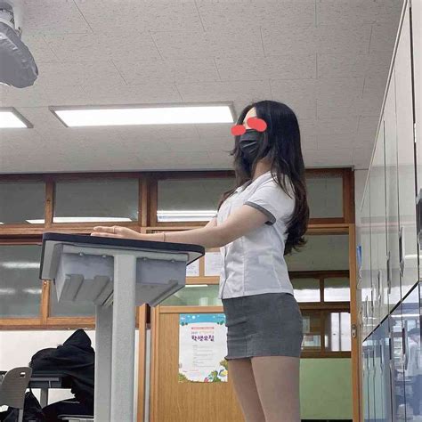 교복치마 이정도면 많이 짧은거임