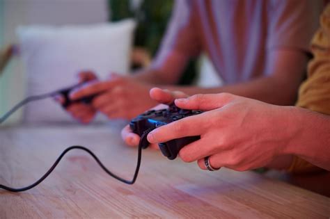 Mejores Amigos Jugando Videojuegos Foto Premium