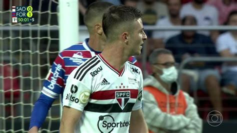 Vídeo Aos 50 Min Do 1º Tempo Finalização Errada De Ferraresi Do São