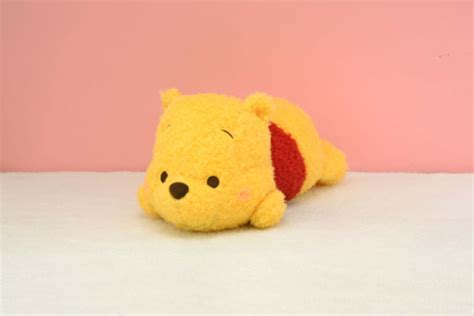 癒され度バツグンな素材感！セガプライズ ディズニー「くまのプーさん 赤いほっぺ メガジャンボ寝そべりポーズふわろんぬいぐるみ」