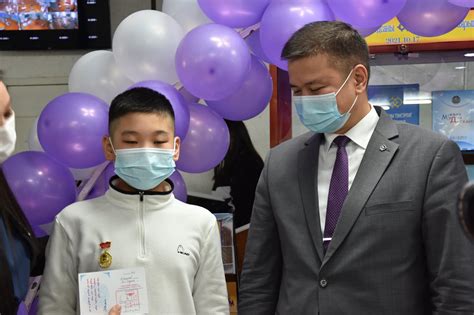 Тэргүүний уншигч Д Дархан Хүүхдийн Номын Ордон Facebook