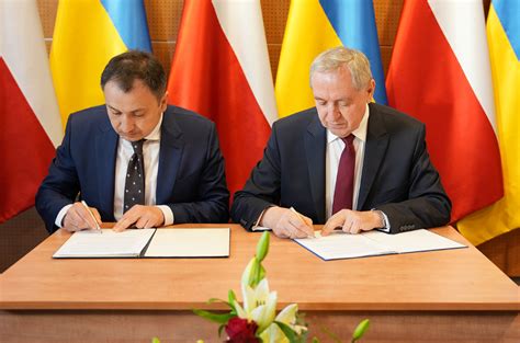 Україна та Польща підписали спільну заяву про експорт українського зерна