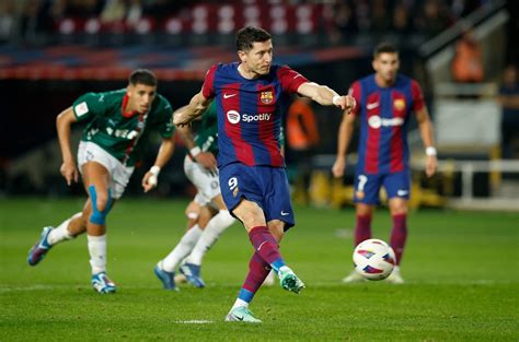 Lewandowski Vua phá lưới vĩ đại của Barcelona