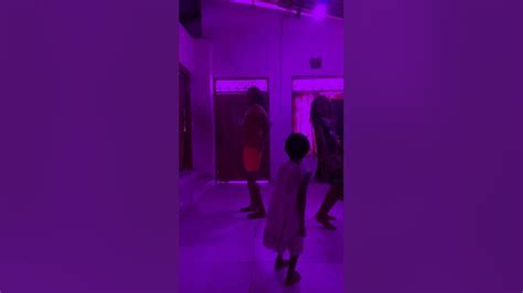 පොඩි එකෙක් ඇවිල්ලා නටන්න දෙන්නෙත් නෑ Youtube