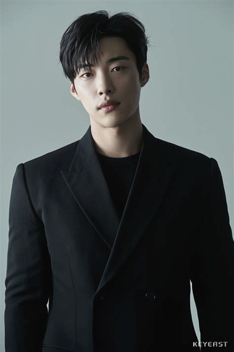 Woo Do Hwan Will Reportedly Lead The Upcoming Film Tropical Night In