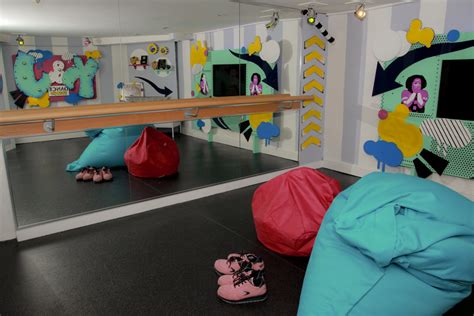 Cbbc Dengineers Dance Den Dance Mirrors And Barres Glass Installations