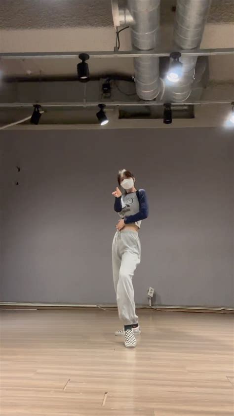 금가영 장원영이 되고 싶었는데 몸이 옛날 같지 않네 🤭 유후우 난나 ~~~ Afterlike Instagram