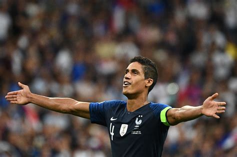 Mercato Manchester United a officialisé l arrivée de Raphaël Varane