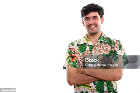 교차 하는 팔으로 웃 고 젊은 행복 페르시아어 관광의 스튜디오 샷 스튜디오 촬영에 대한 스톡 사진 및 기타 이미지 스튜디오 촬영 20 24세 20 29세 Istock