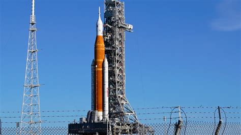 Nasa Fixing Moon Rocket Leaks Aiming For Sept 23 Launch Try Date