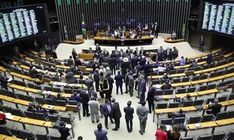 Câmara dos Deputados aprova projeto que restringe saída temporária de