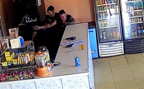 Vídeo PM do DF agride comerciante chutes coronhada e spray de