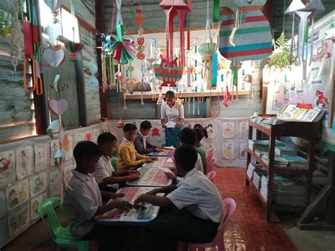 မိုင်းခုတ်မြို့၊ ပြန်ကြားရေးနှင့်ပြည်သူ့ဆက်ဆံရေးဦးစီးဌာနရုံးရှိ