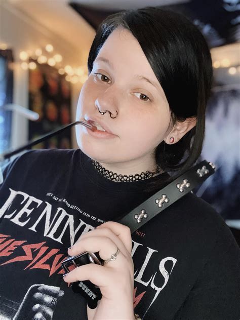 Let This Cute Chubby Stoner Collar You 😈💕 Scrolller