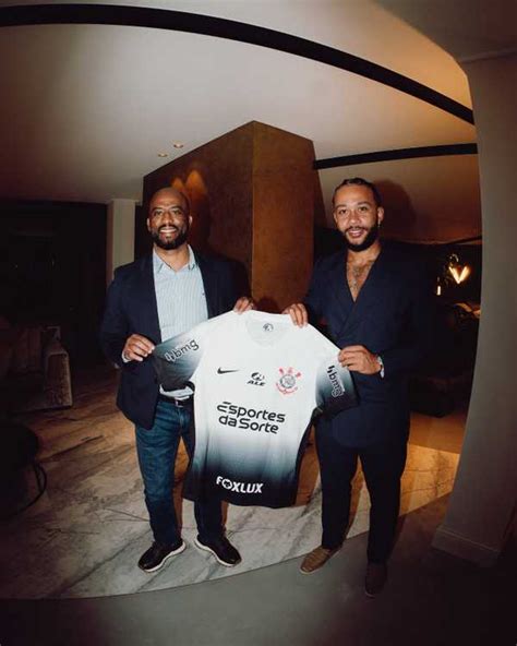 Não é Só Memphis Corinthians Se Aproxima De Estrelas E Pensa Em Novo