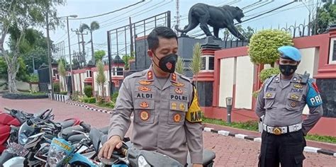 Viral Remaja Putri Terlempar Dari Angkot Di Karawang Sopir Diamankan