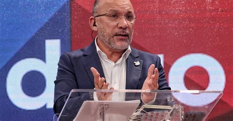 “나는 5 킬로를 더 가지고있다” 이것이 Roy Barreras가 언론인의 무게를 조롱하는 것에 대한 논쟁으로부터 자신을 방어 한 방법입니다 Infobae