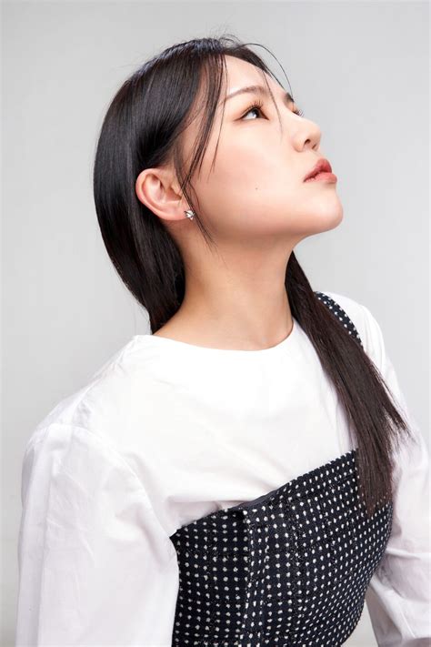 알리 3년 만의 신보오늘19일 진달래 꽃 피었습니다 발표