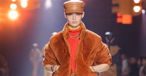 Hermazing Ο οίκος Hermes συνδύασε μοναδικά Sex Appeal και πολυτέλεια