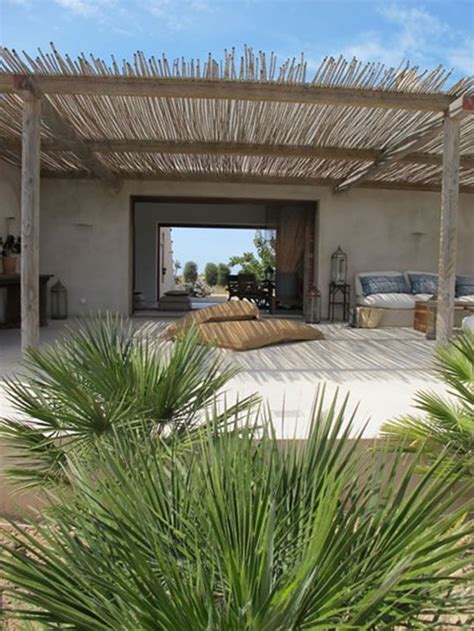 Decorar un salón ampliándolo con una cortina Pergola Outdoor pergola