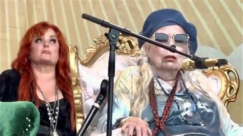 Joni Mitchell Live Surprise Set At Newport Folk Festival Watch Both