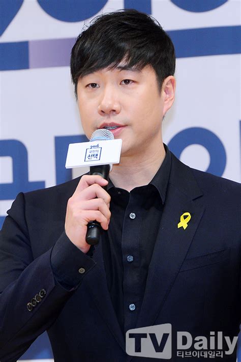 [td포토] 배성재 아나운서 세월호 참사 2주기 추모하는 노란리본