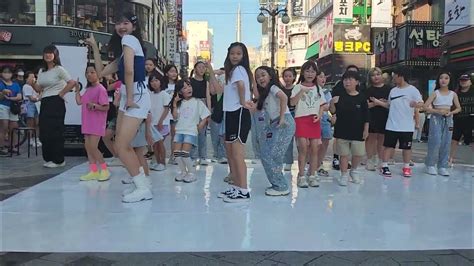 랜덤플레이댄스 랜덤플레이댄스 버스킹 로컬라이트댄스학원 Youtube