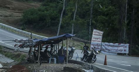 မြဝတီအာရှလမ်းမကြီးမှာ စစ်ကောင်စီတပ်က အရပ်သားတွေကို ငှားရမ်းပြီး ဆက်ကြေး