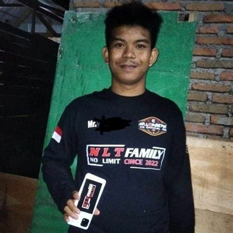 Stream Y2mate DJ BREAKBEAT VIRAL TOPI MIRING DENGARLAH BINTANG