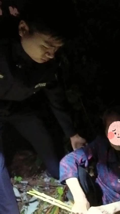 0点37分83岁老人在废墟中找到了 凤凰网