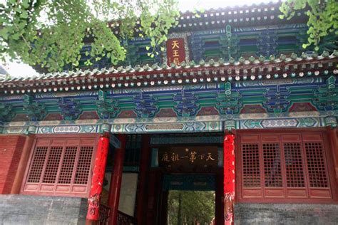 嵩山少林寺：天下第一名刹，金庸武侠中少林派以及单手礼佛的来源 搜狐大视野 搜狐新闻