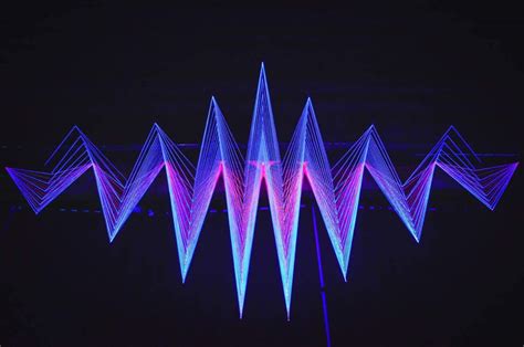 DecodeTheCode La String Art E Le Installazioni Fatte Di Fili E Luce Ultravioletta Collater Al