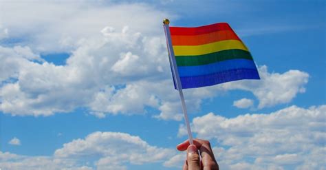 Pogarsza się sytuacja osób LGBT w Polsce 12 proc z nich rozważa