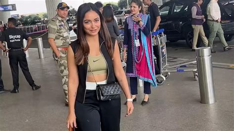 Heres How Aashram Fame Tridha Choudhury Reacted When A Paparazzo