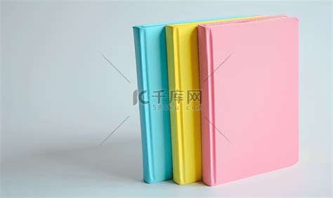 回收在白色背景上隔离的笔记本封面高清摄影大图 千库网