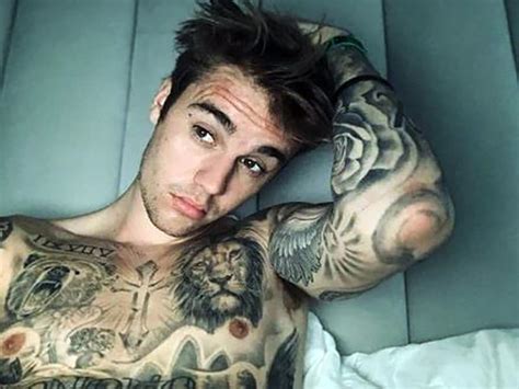 Justin Bieber Flaunts New Neck Tattoo