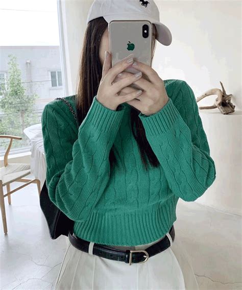 오키드 꽈배기 라운드 브이 니트 에이블리