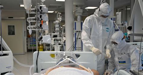 Covid 19 80 Morts En 24 Heures Moins De 18000 Malades Hospitalisés