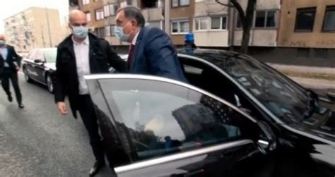 Ulice prazne sirene limuzina obezbjeđenje Pogledajte dolazak