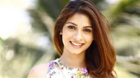 Ganeshotsav Glamour Zeenat Aman Tanisha Mukherjee And Shiv Thakare