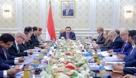 قصص تفاعلية حكومة عدن الوزارات بحجم حقيبة، والإنجازات بحجم صفر