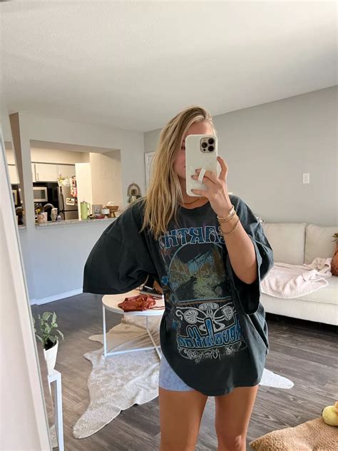Oversized T Shirt Outfit Ideas Embrace The Trend With Stylish Looks