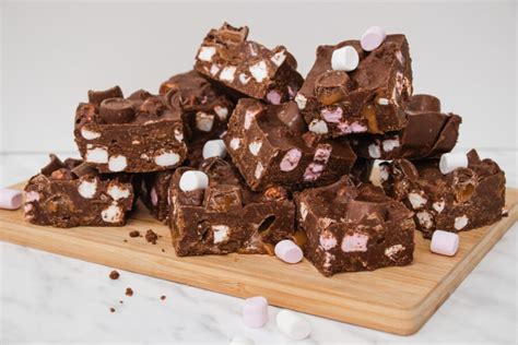 Super Simple Rocky Road Fudge Recipe Chasing Daisies