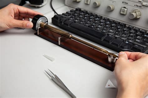 투과 전자 현미경 샘플 홀더는 그리드에 시편이 적재되었습니다 0명에 대한 스톡 사진 및 기타 이미지 0명 개발 건강 진단