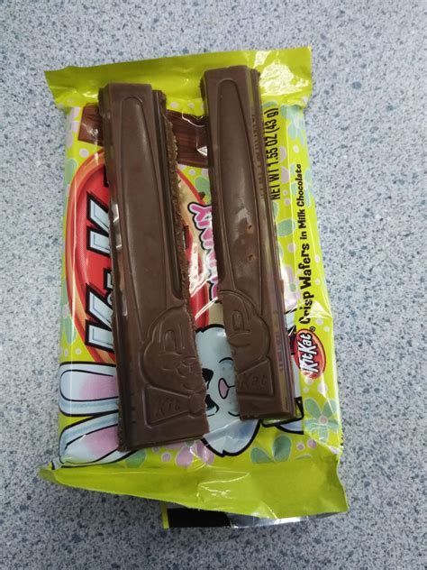 The Way This Easter Themed Kit Kat Doesnt Break Evenly Rmildlyinfuriating