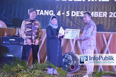 InfoPublik Pj Bupati Batang Dianugerahi PGRI Award