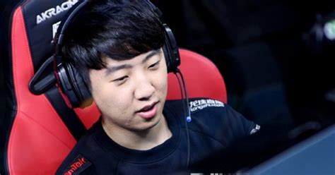 2세트 패한 롱주 톱 라이너 칸 김동하 재투입