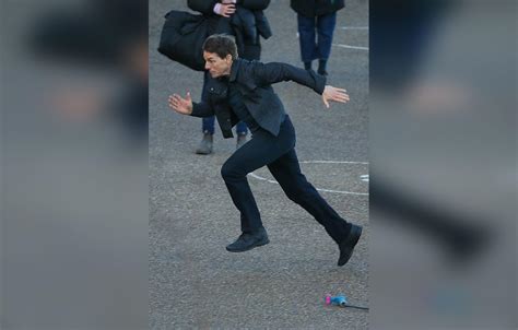Tom Cruise Back On Mission Impossible Set After Broken Ankletom Cruise