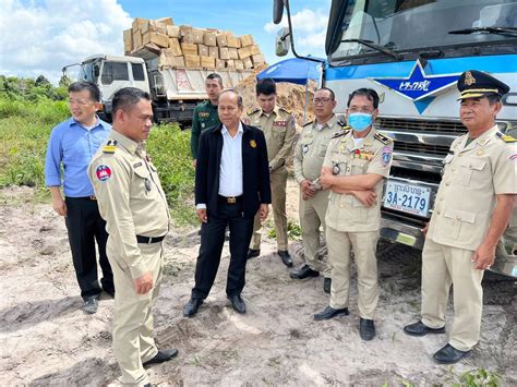 បារីក្លែងក្លាយ និងវត្ថុតាងសរុបជាង ៤០តោន ត្រូវបានអាជ្ញាធរខេត្តព្រះសីហនុដុតបំផ្លាញចោល